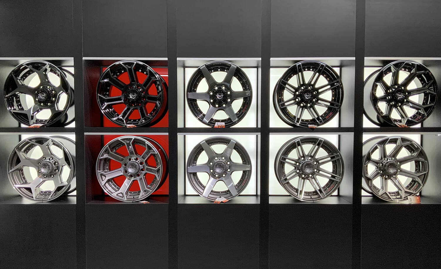 4Play Wheels at SEMA - Evo Exhibits, LLC