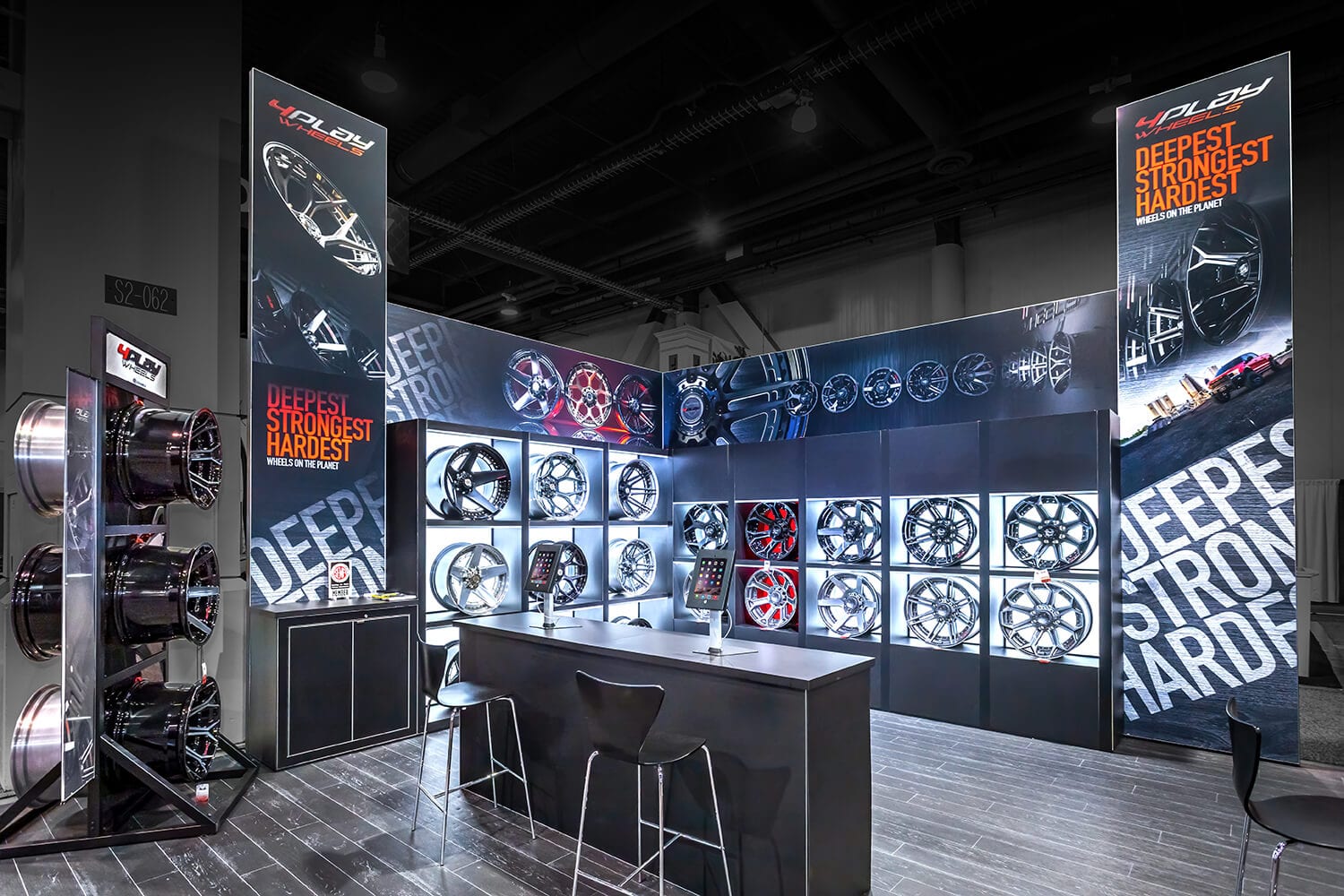 4Play Wheels at SEMA - Evo Exhibits, LLC